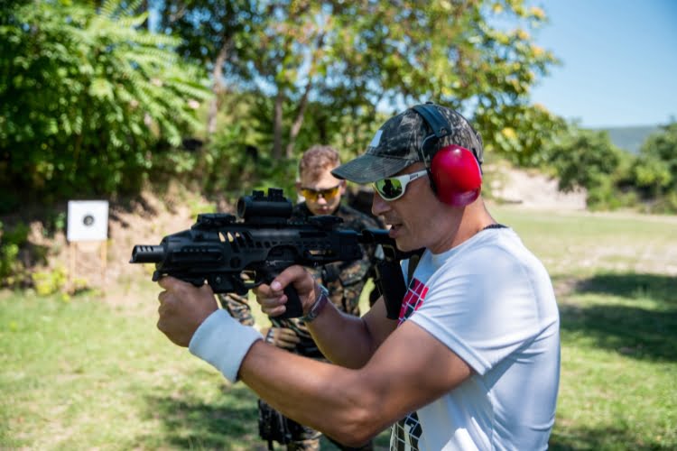 Como ser instrutor de tiro? Veja quem pode e quanto ganha